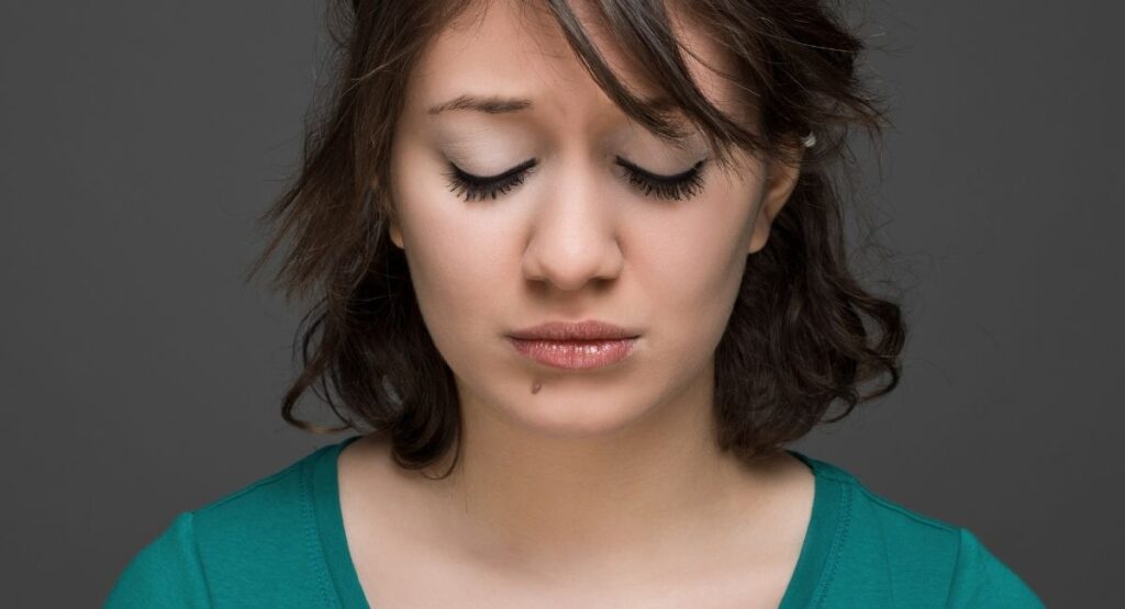 12 hábitos de la gente infeliz (y cómo evitar tenerlos)